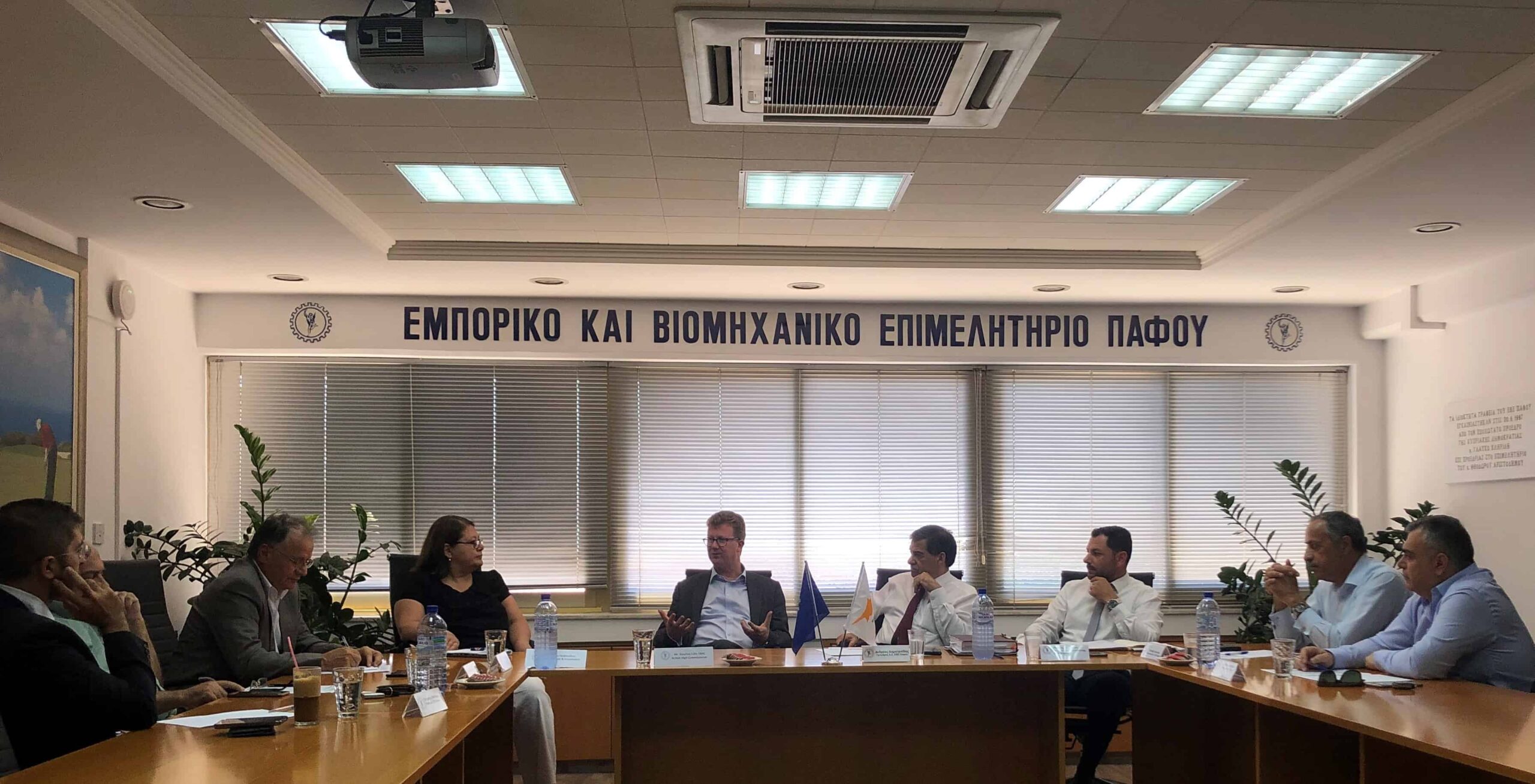 Επίσκεψη του Ύπατου Αρμοστή της Βρετανίας στην Κύπρο στα γραφεία του ...